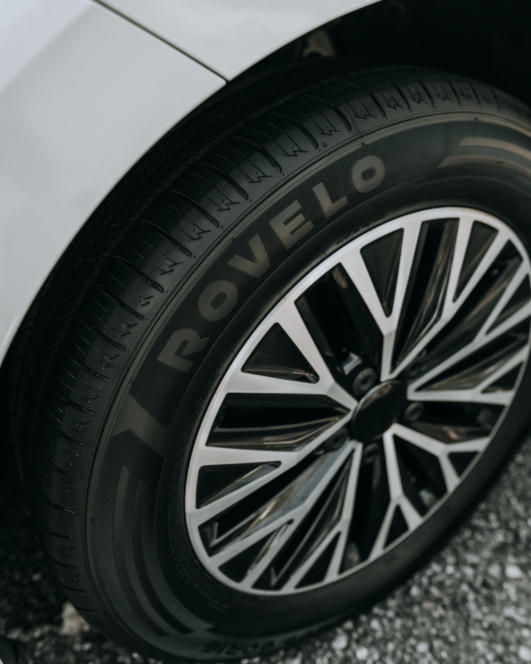 Rovelo Instinct AW 235/65R16C 121/119R BSW Tires